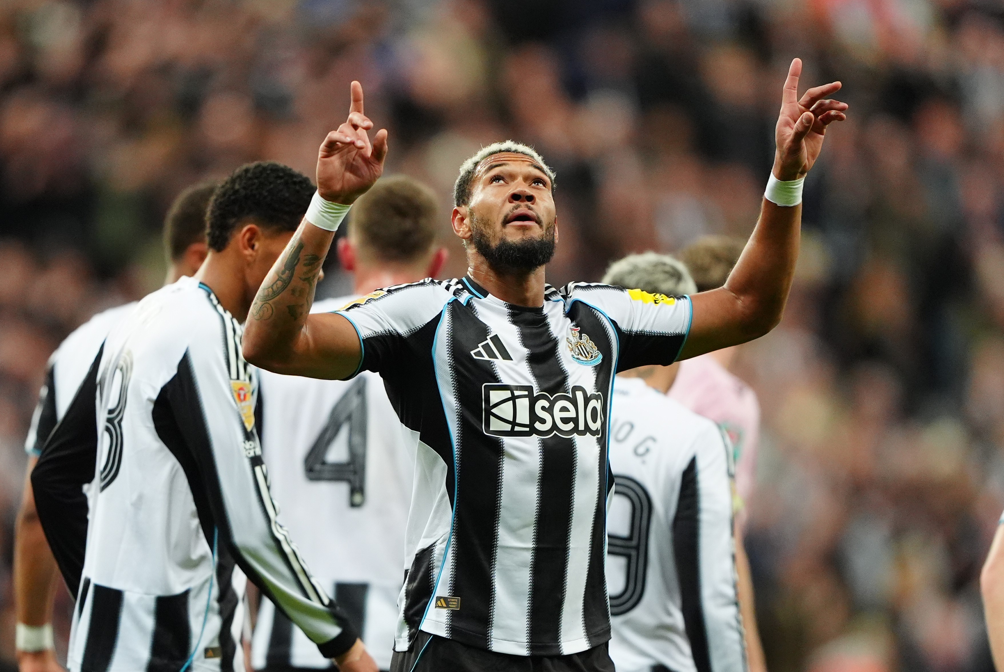 Joelinton faz dois, e Newcastle avança na Copa da Liga Inglesa com ...