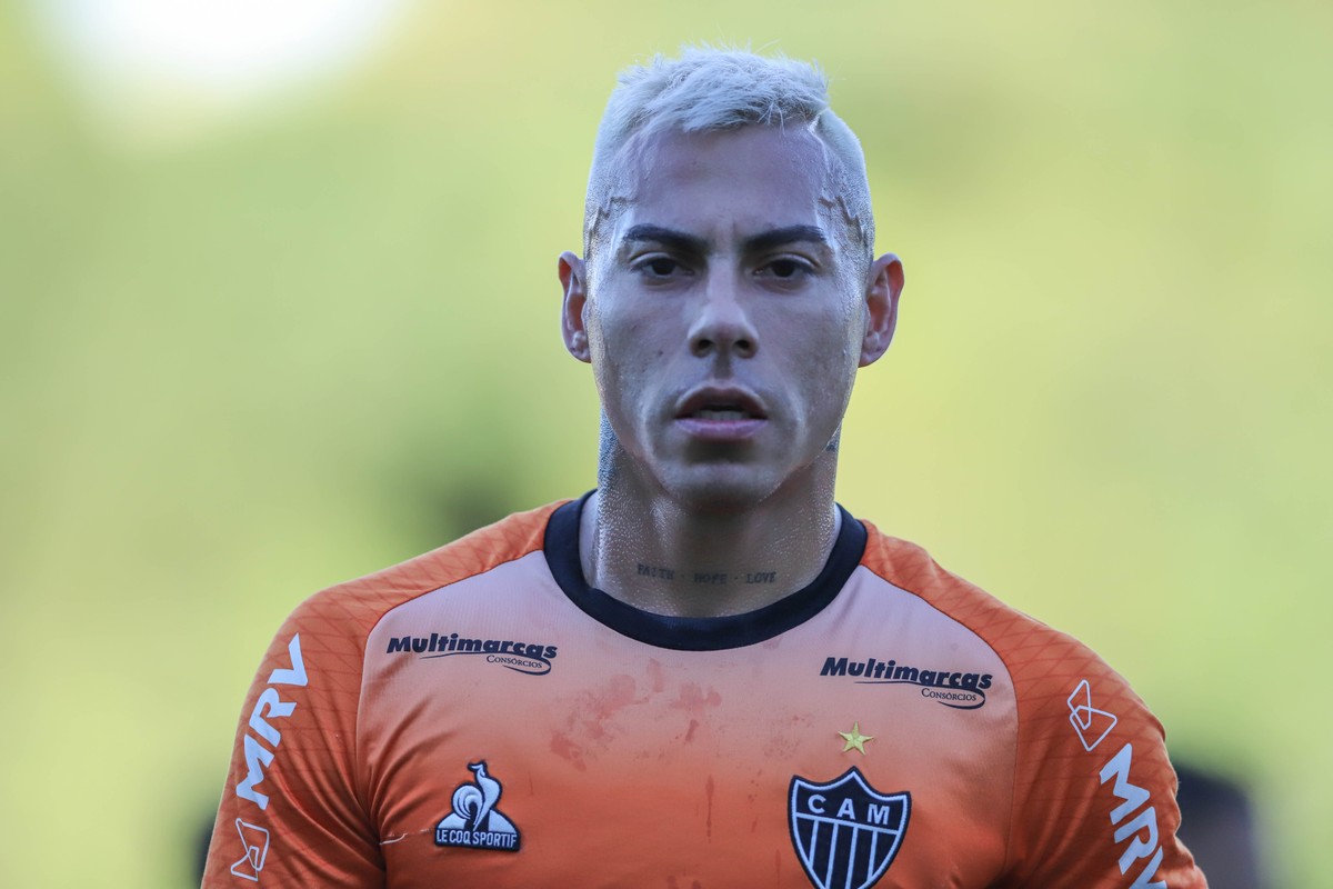 Sem Vargas e com Nathan Silva, Atlético-MG leva 22 jogadores para ...