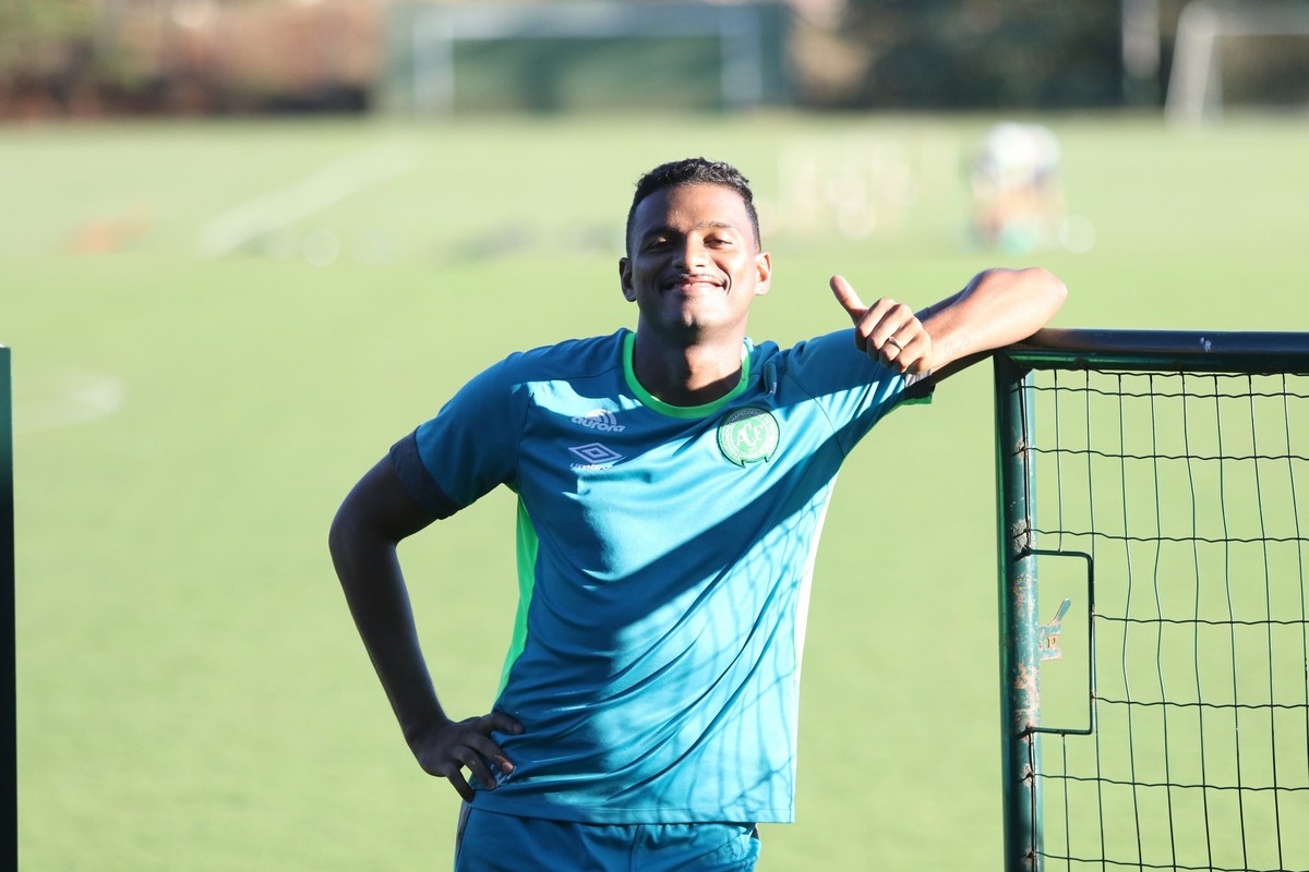 Reinaldo renova contrato com o São Paulo até o fim de 2020 | são paulo | ge