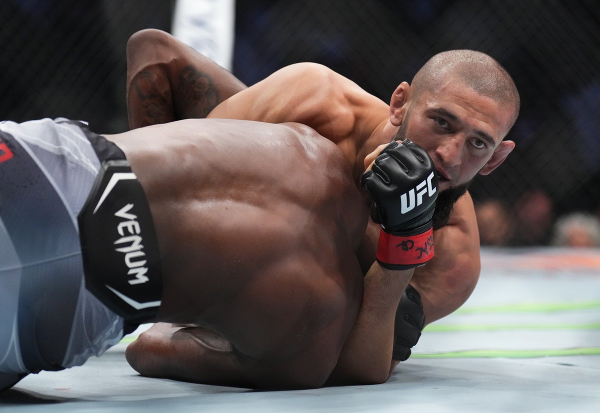 UFC 279: sob vaias, Chimaev finaliza Holland com facilidade | combate | ge