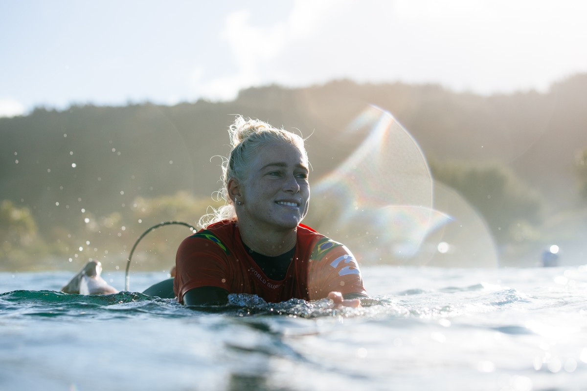 Mundial de Surfe: Tati Weston-Webb se classifica para as oitavas em ...