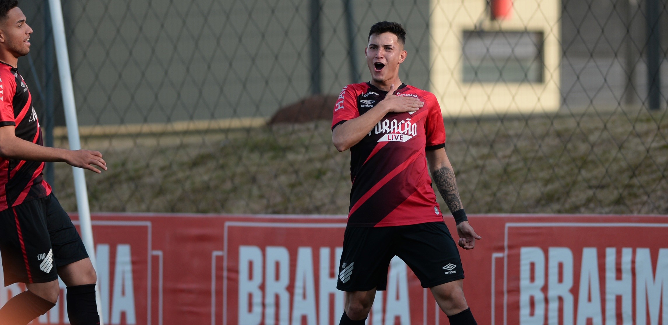 Athletico encaminha empréstimo de meia-atacante Jader para o Atlético ...