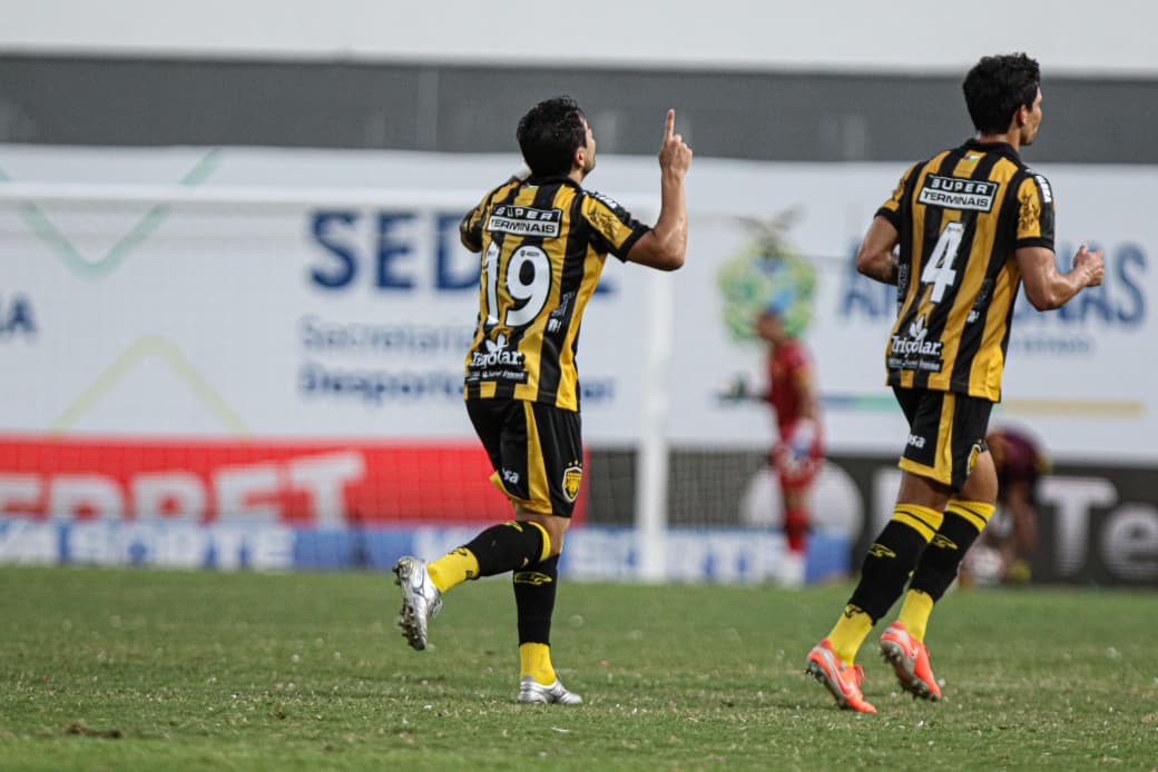 Henrique Almeida volta a ser decisivo e destaca luta contra queda: "Só ...