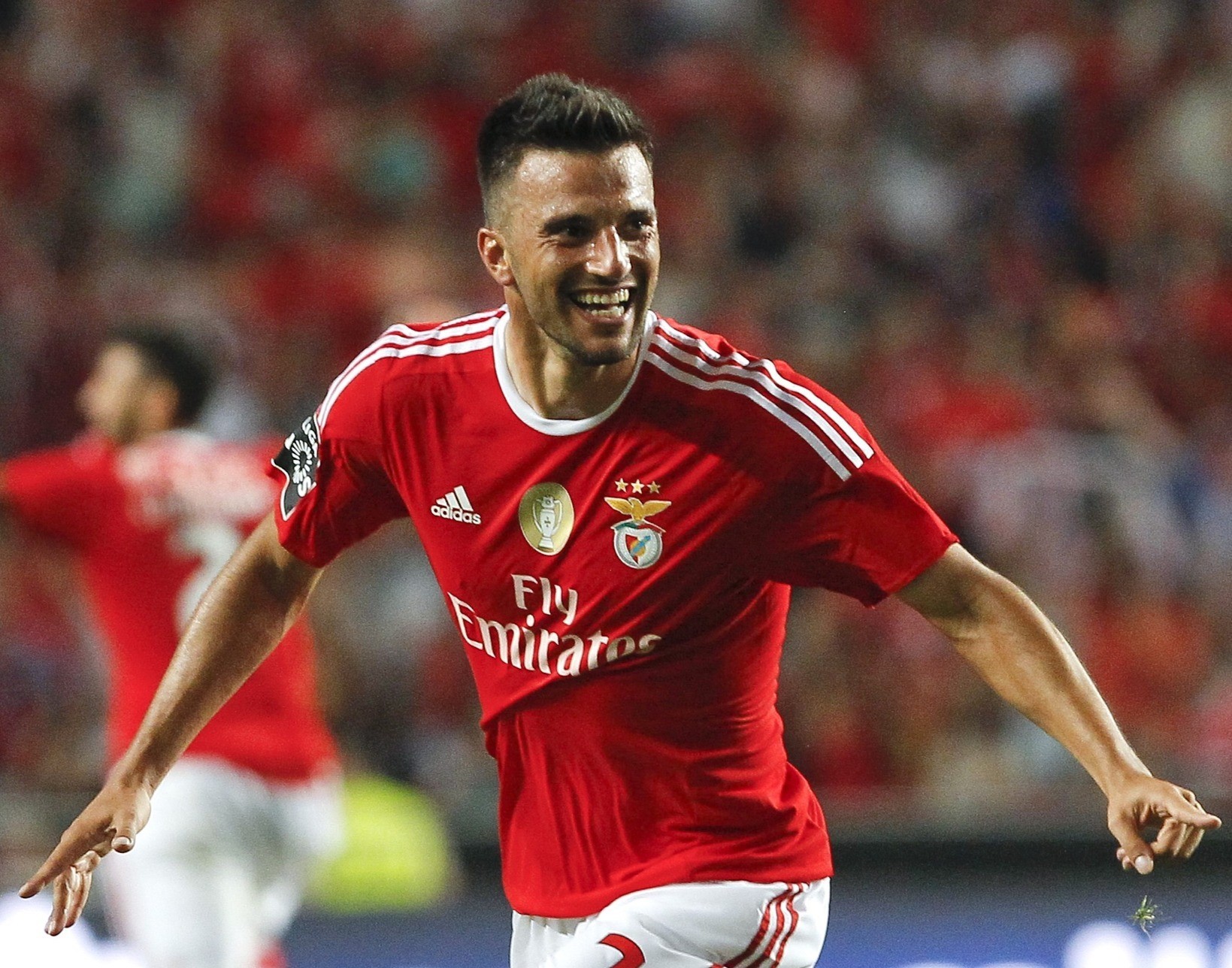 Coritiba anuncia pré-contrato com volante grego Andreas Samaris | Ge