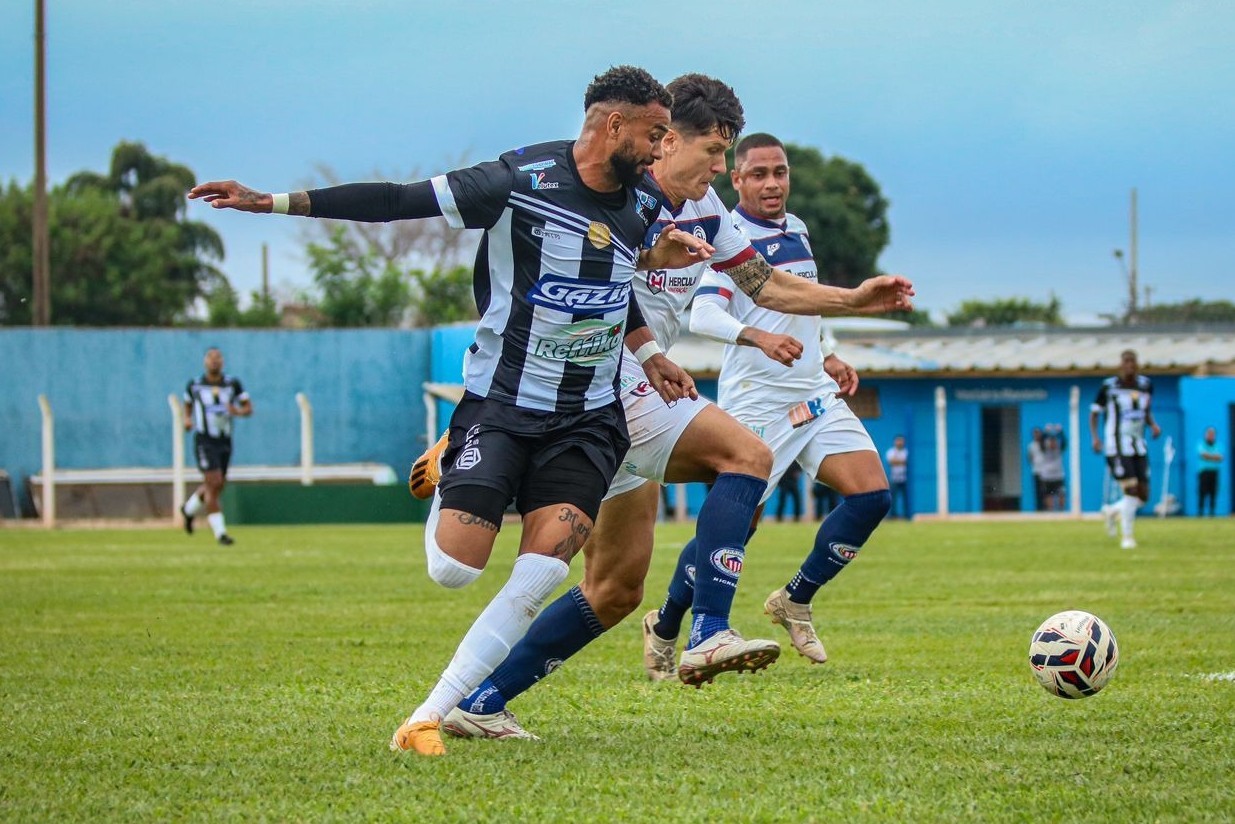 Leo Souza é a sexta baixa após o título estadual | Ge