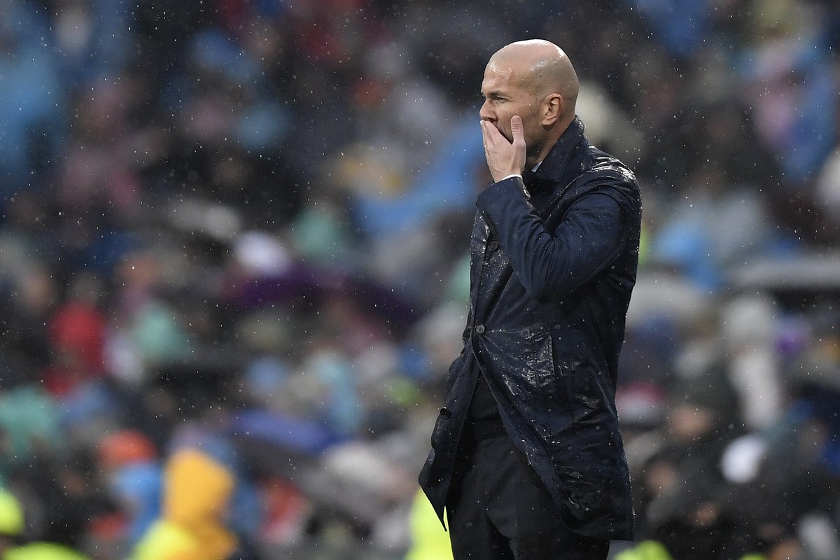 Zidane se nega a falar em crise no Real: "É um mau momento e nada mais ...