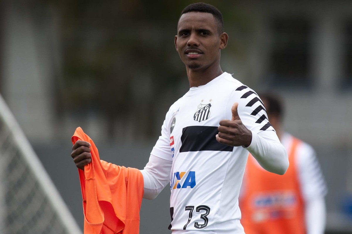 Ricardo Gomes analisa nomes da base que podem integrar o profissional ...