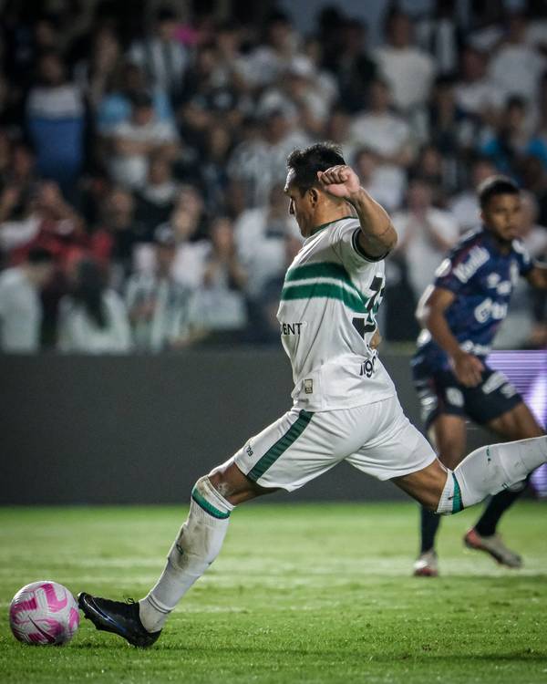 Atuações do Coritiba: Willian Farias é expulso no 1º tempo, e lado ...