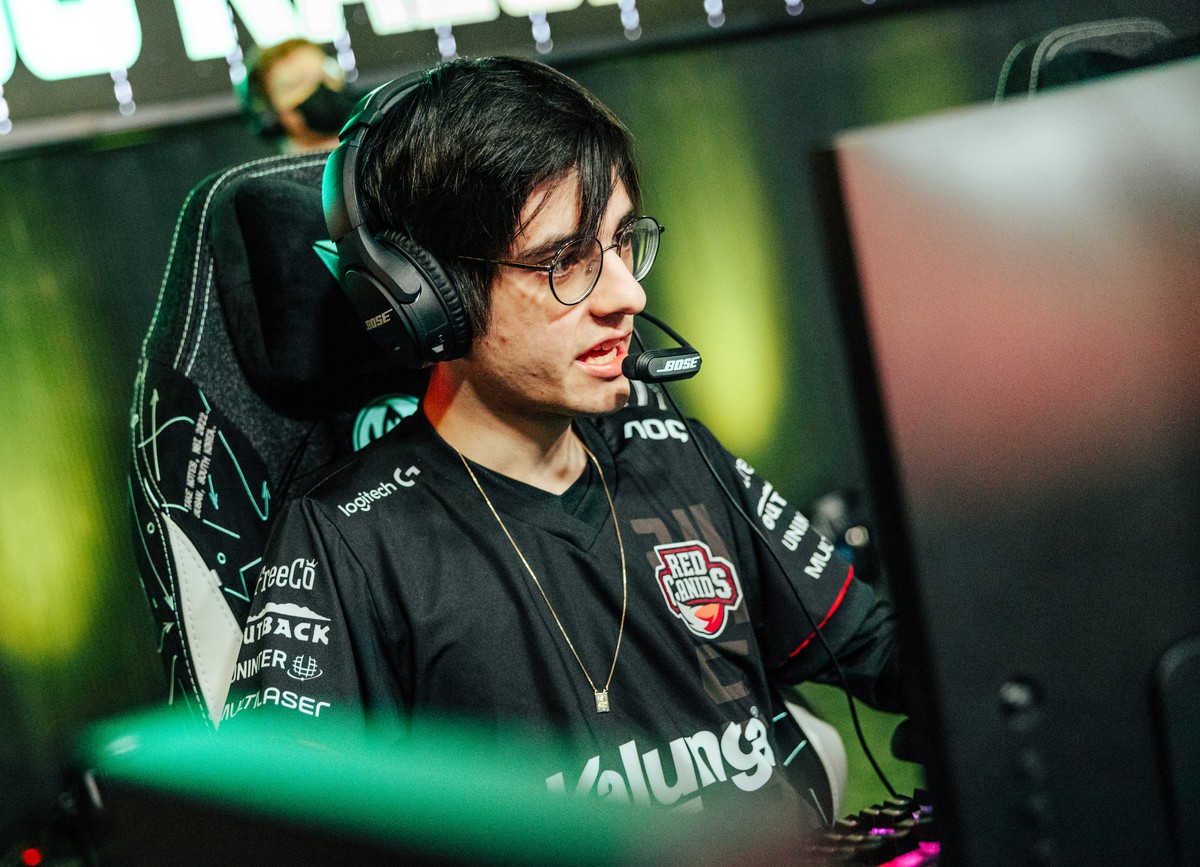 MSI 2022: jogador da Team Aze homenageia Aegis