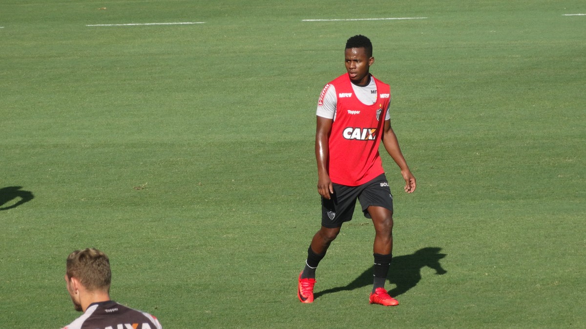 Cazares e Gabriel treinam normalmente; Matheus Mancini deixa o campo ...