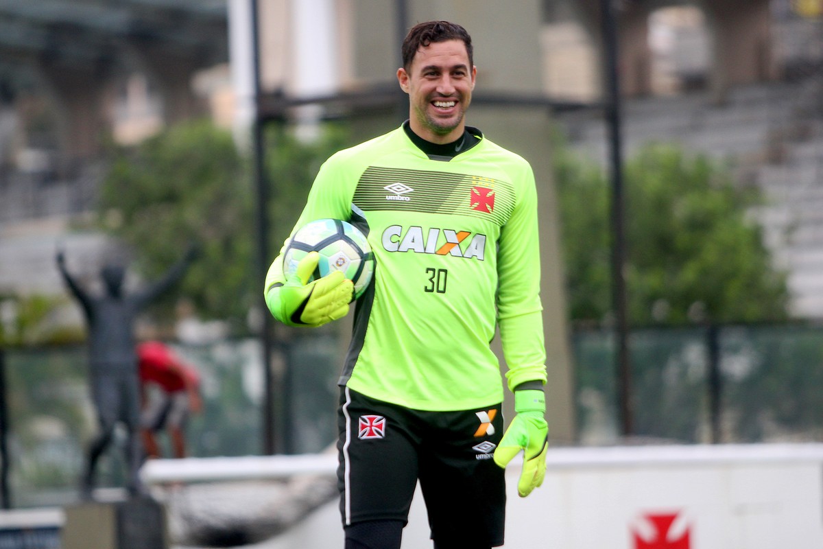 Vasco acerta renovação de contrato de Martín Silva até 2020 | vasco | ge