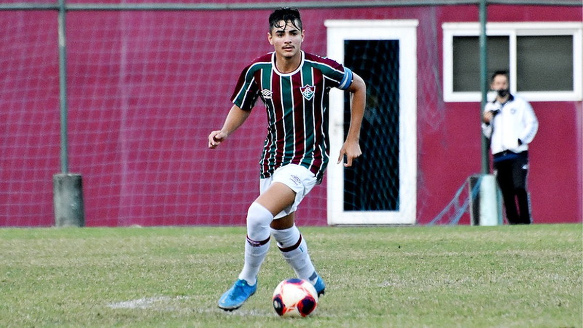 Fluminense renova contrato com Felipe Andrade, zagueiro do sub-20, até ...