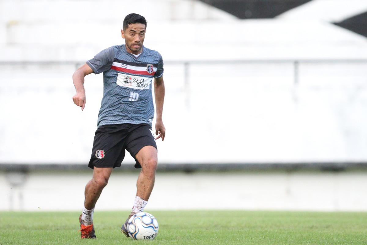 Carlinhos Paraíba ou Charles? Roberto faz mistério no time do Santa ...