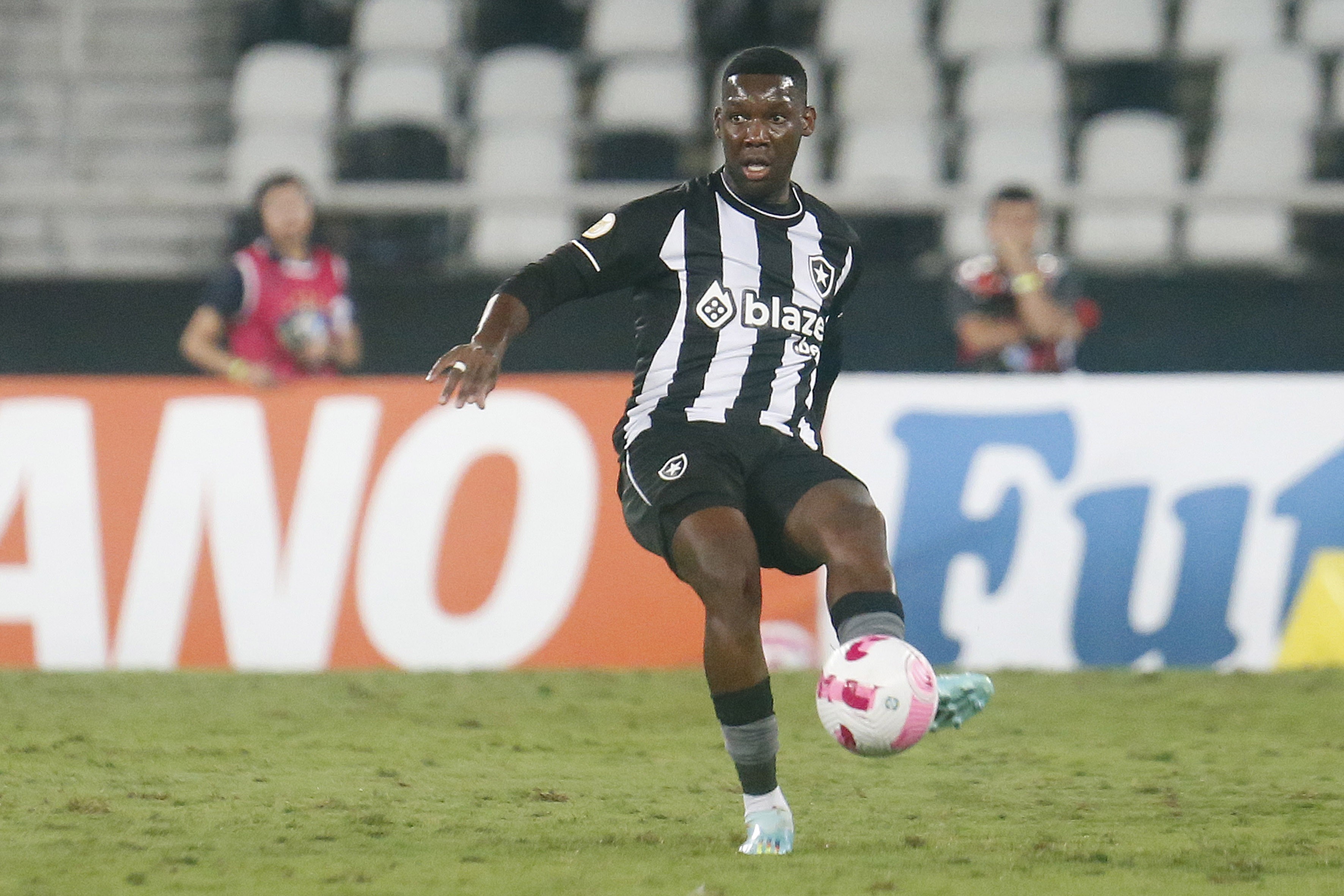 Reforço mais caro do Botafogo, Patrick quer fazer melhor ano da ...