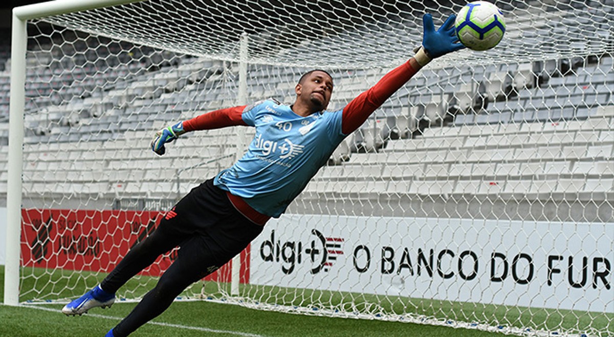 Náutico encaminha contratação do goleiro Anderson, do Athletico ...