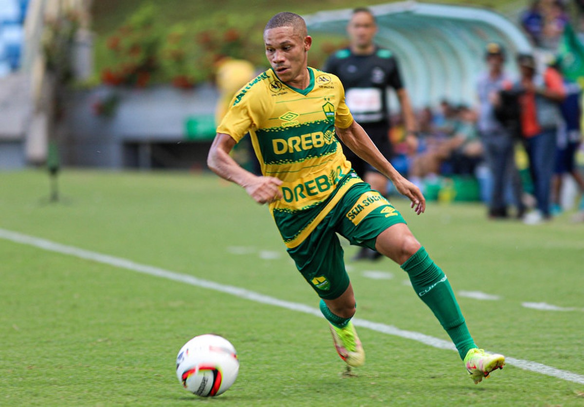 Baixa na estreia pela Série A, Wellington Silva passa por testes e deve ...