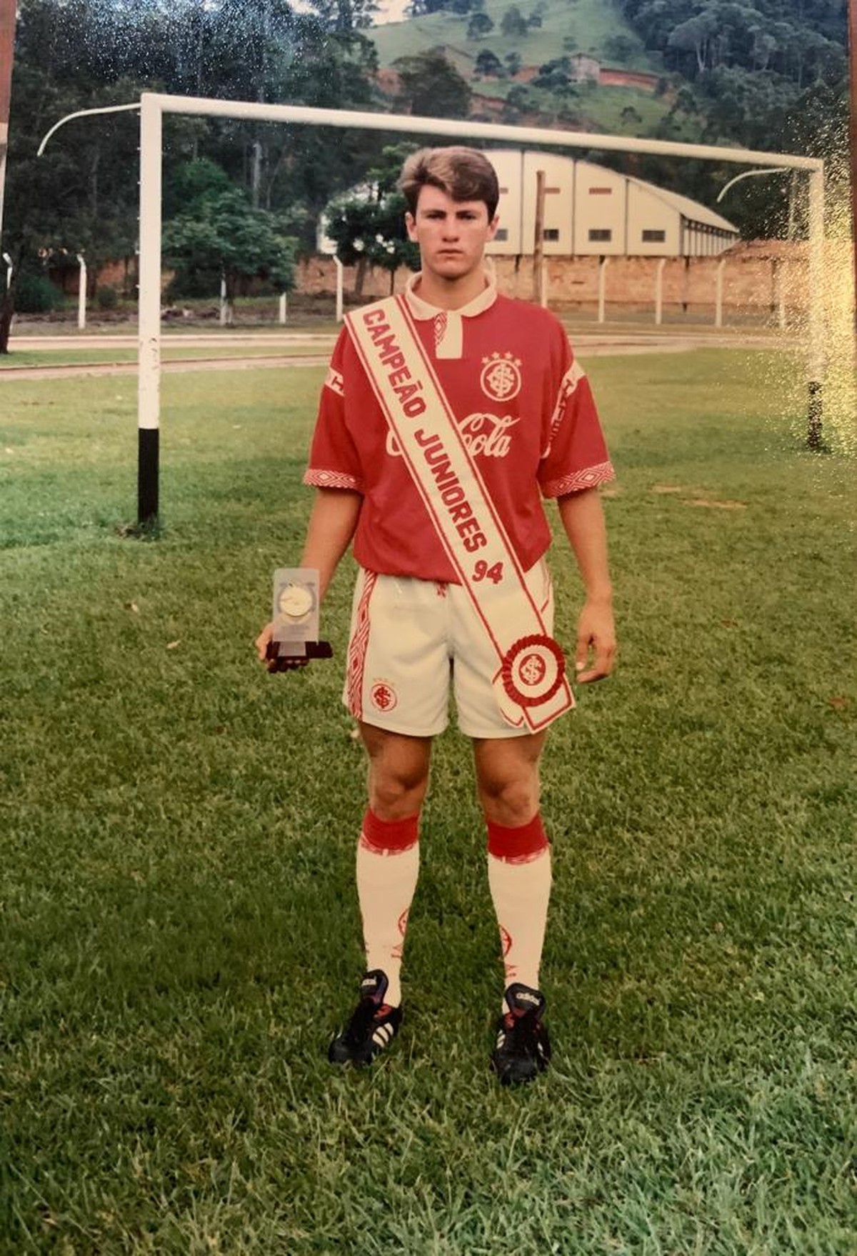 De capitão na base a técnico feito pelo (e para) Inter: conheça a ...