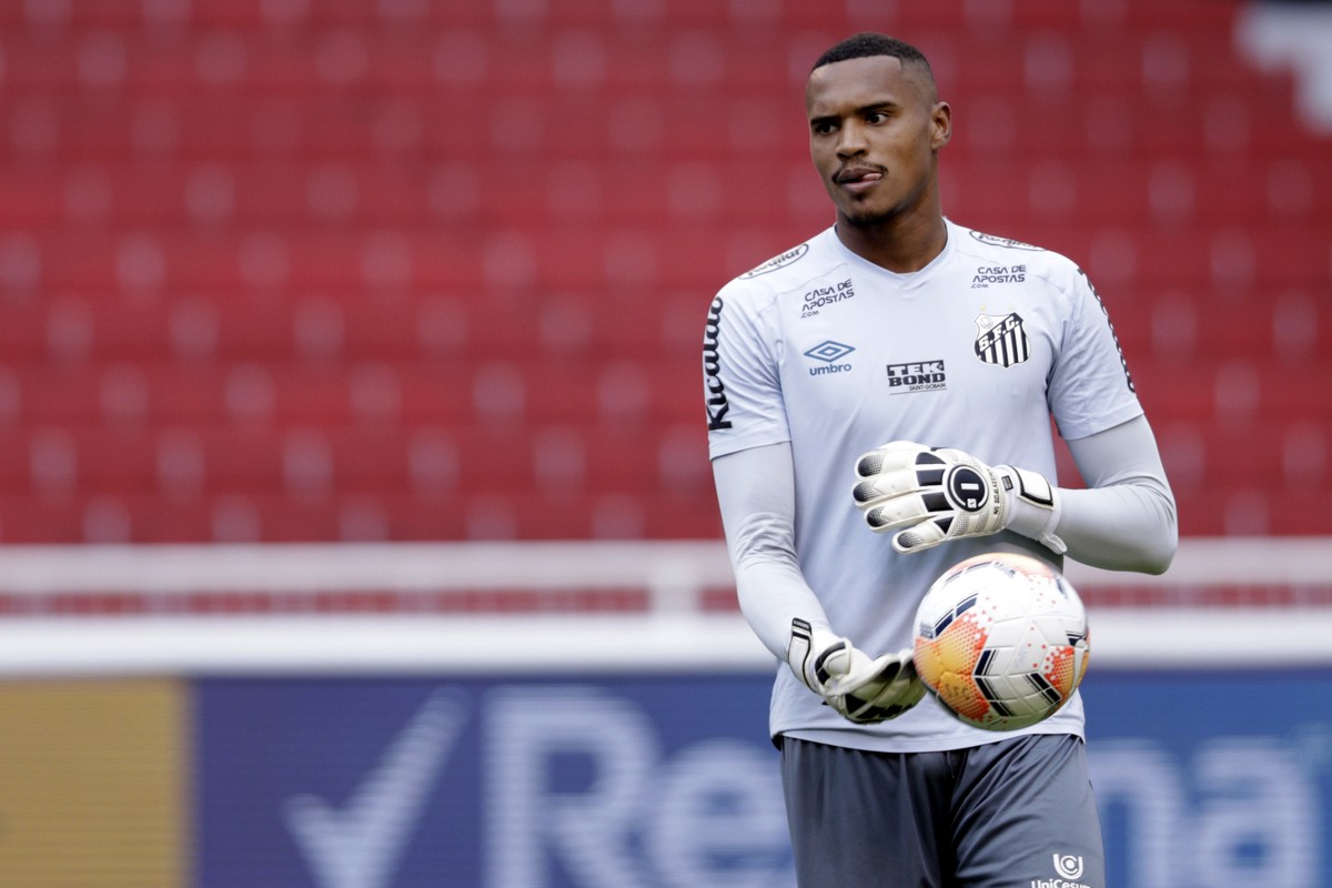 John dá volta por cima no Santos e recupera espaço sob comando de Diniz ...