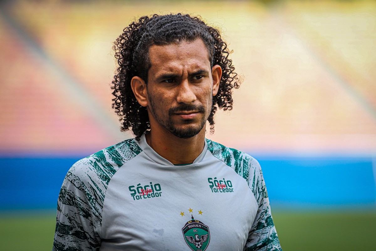 Hamilton começa a seguir time do Kuwait nas redes e indica possível ...