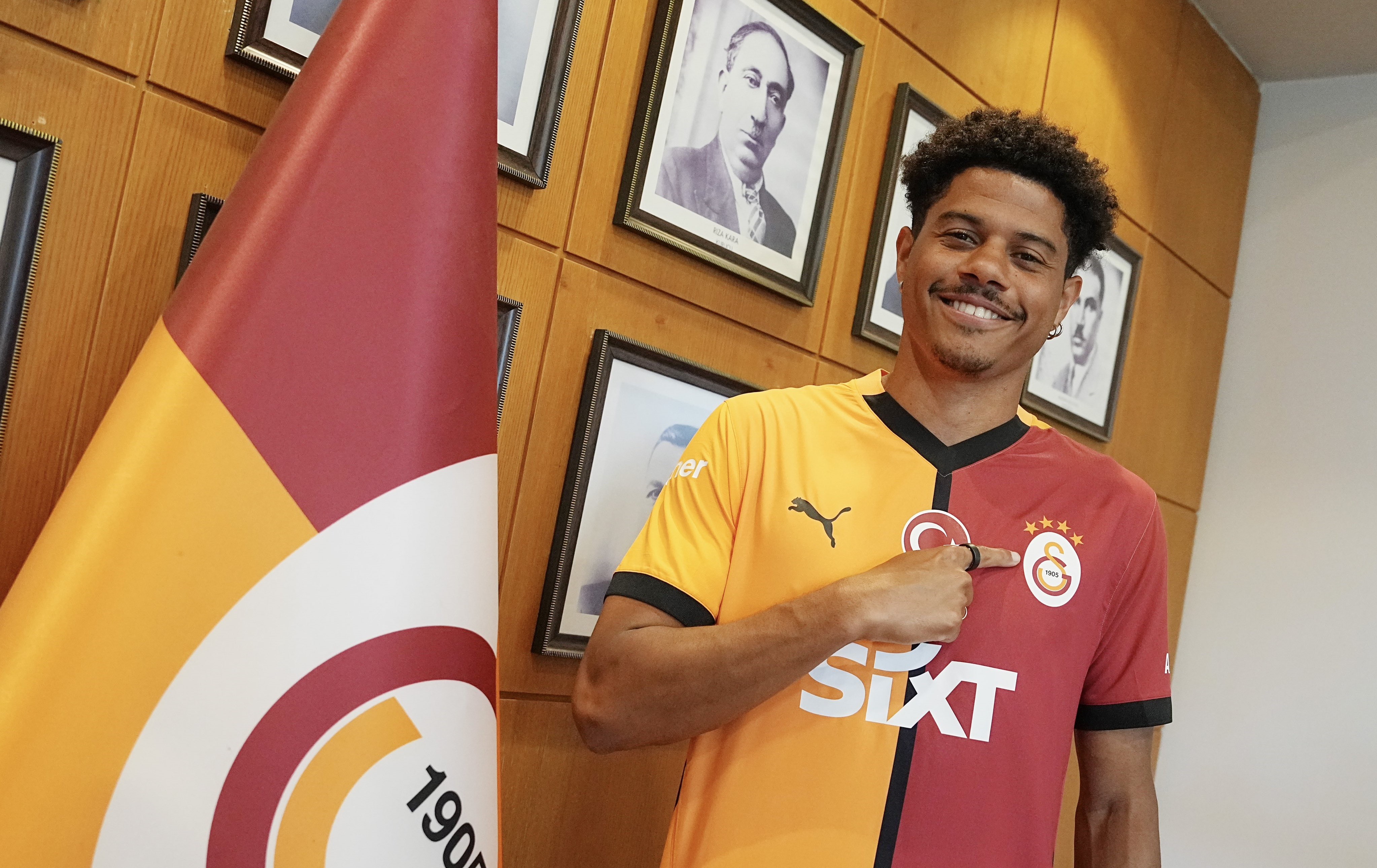 Galatasaray anuncia Gabriel Sara, ex-São Paulo, por R$ 113 milhões | Ge