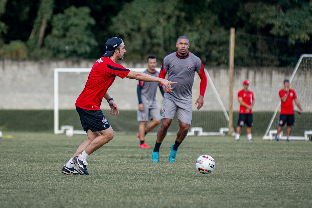 Com retorno de Rodrigão, mas ainda sem Rafinha, Vitória faz coletivo no ...