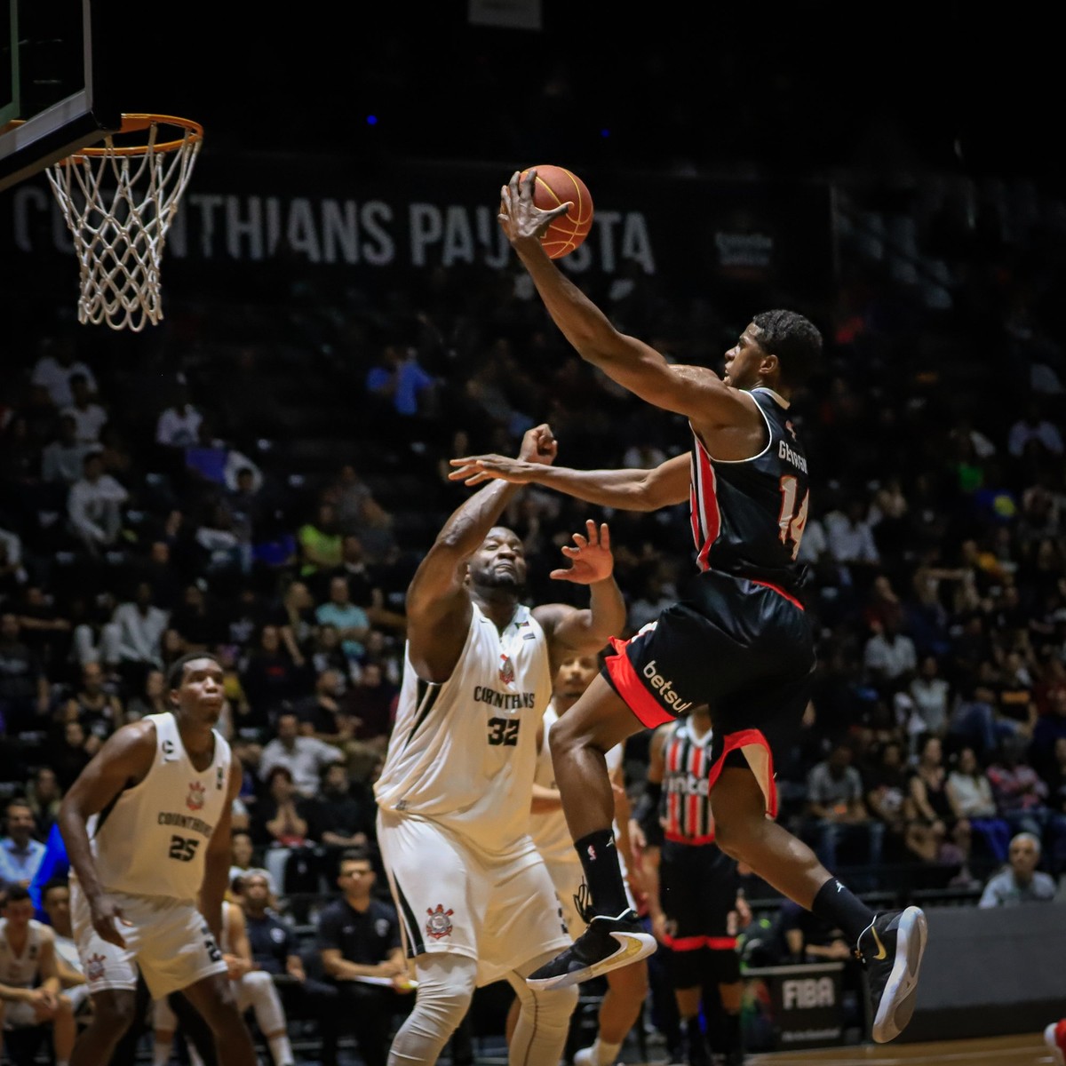 Que semana! São Paulo vence o Corinthians no Parque São Jorge em ...