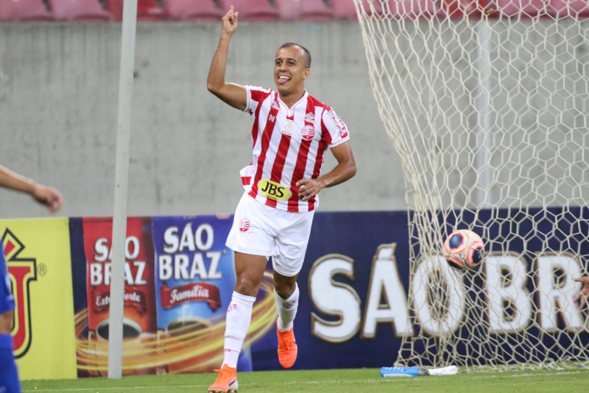 Matheus Carvalho renova com Náutico até fim de 2021 | náutico | ge