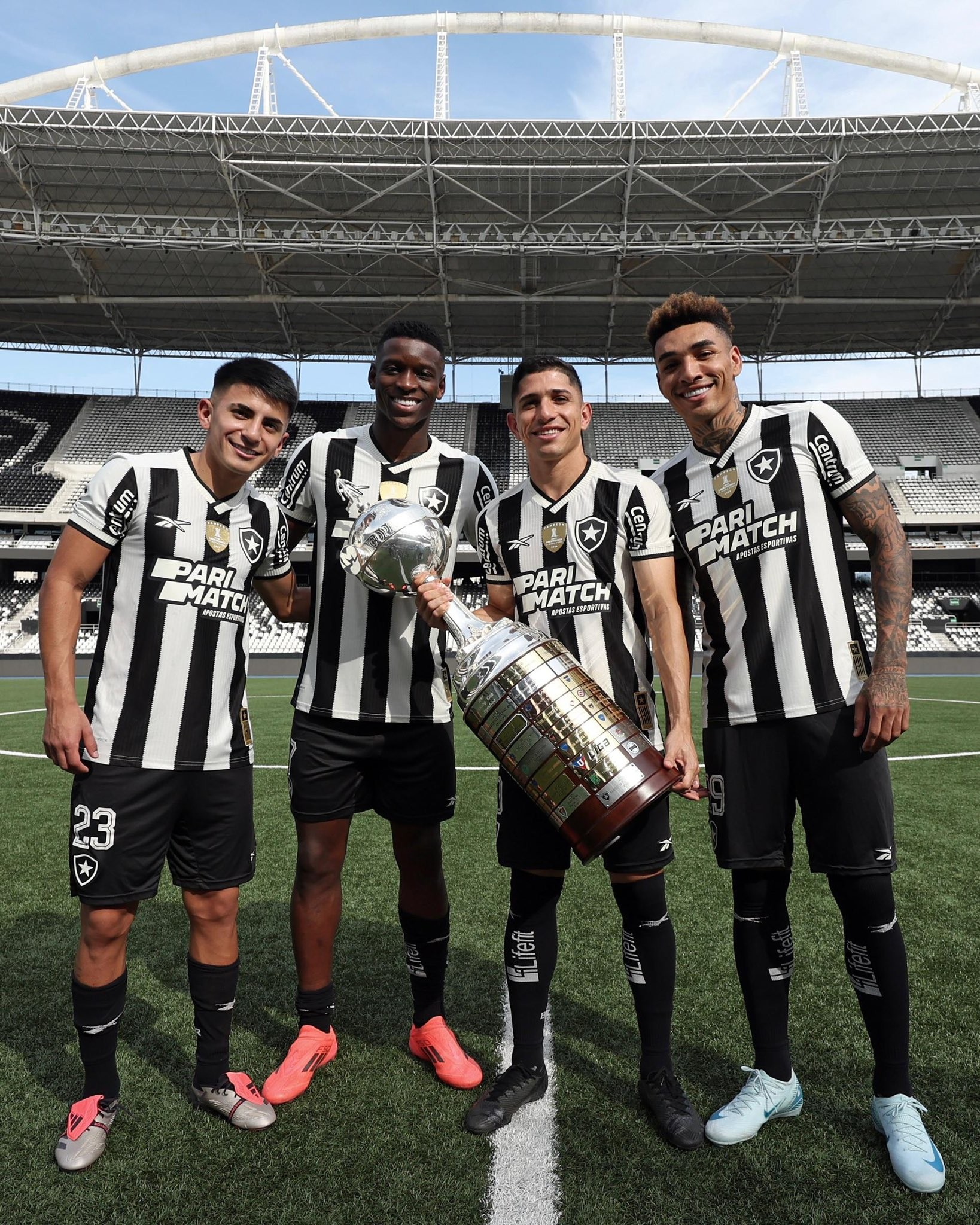 Atual campeão, Botafogo estreia na Libertadores com novo técnico e 11 ...