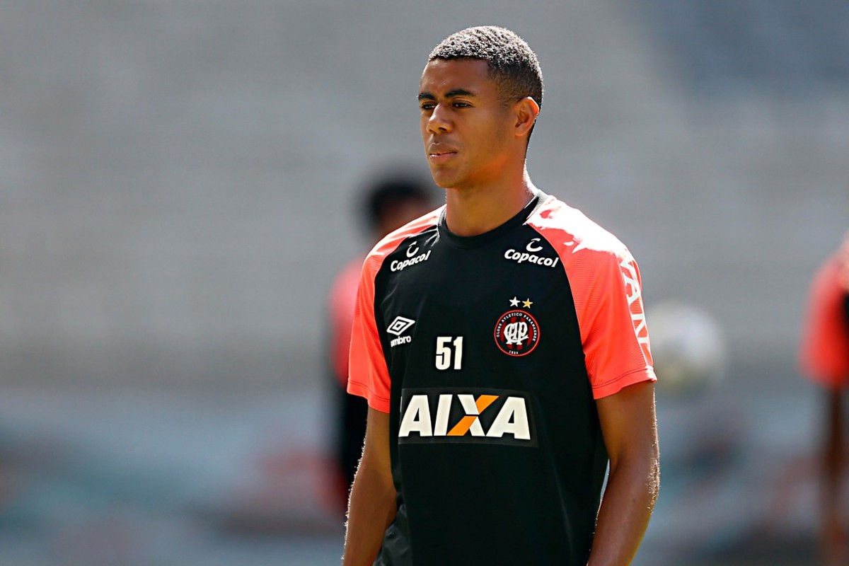 Tiago Nunes vê processo natural no Athletico com promovidos do ...