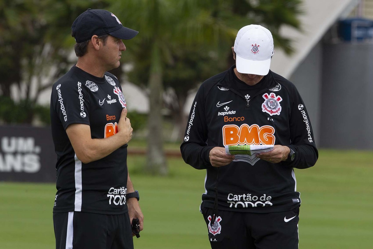 Elenco do Corinthians é dividido em cinco grupos para orientação física ...