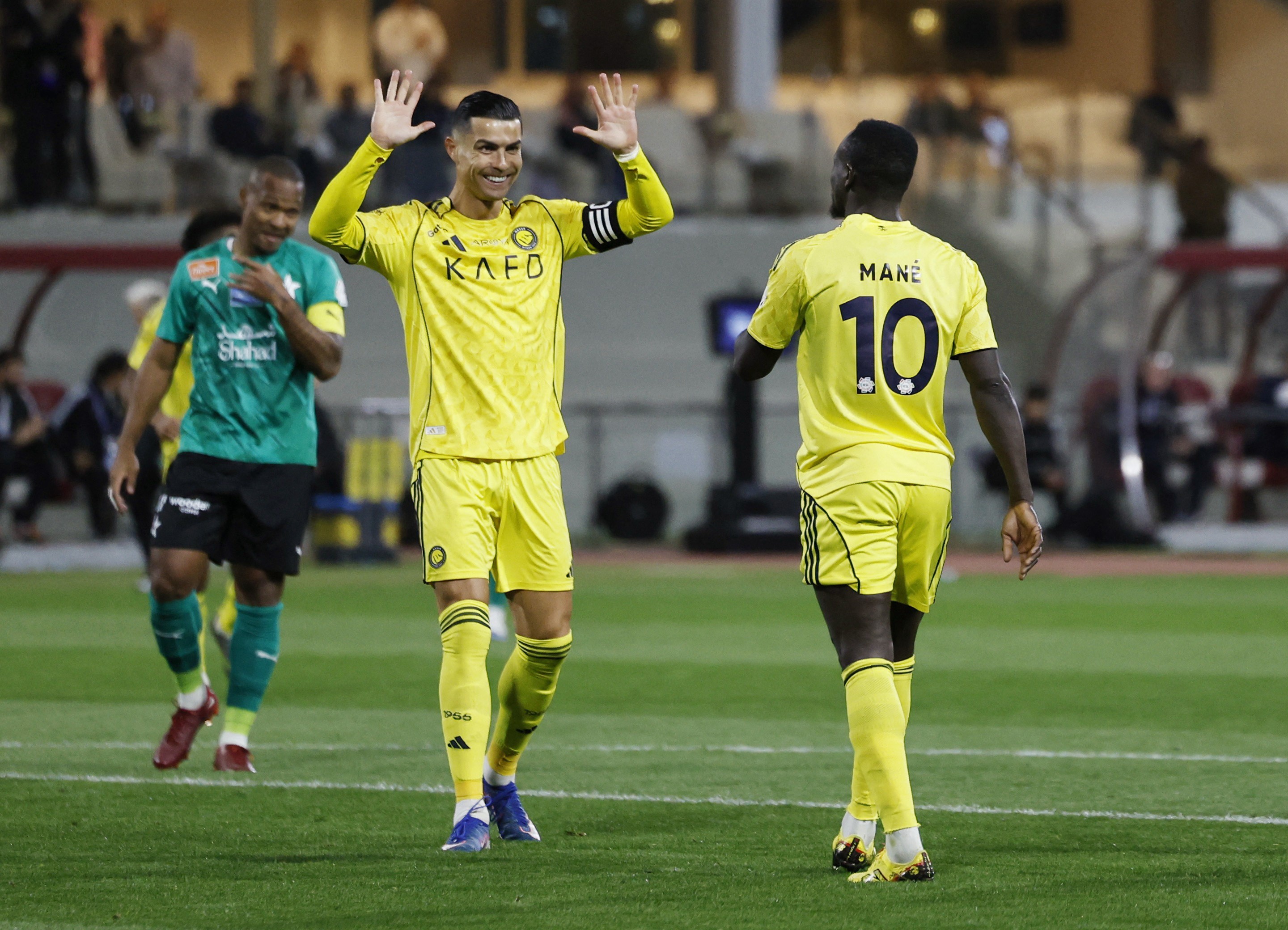 Com gol e assistência de Cristiano Ronaldo, Al-Nassr goleia e segue ...