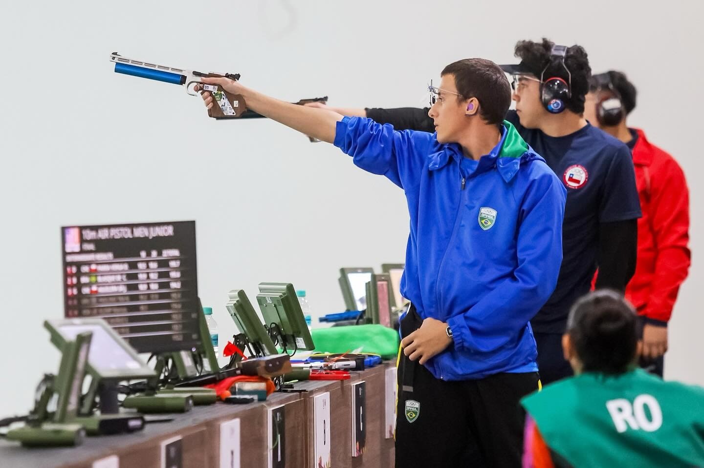 Caio Almeida conquista prata e bronze no tiro esportivo | Ge