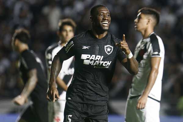 Bastos vive redenção na volta a São Januário com o Botafogo | botafogo | ge