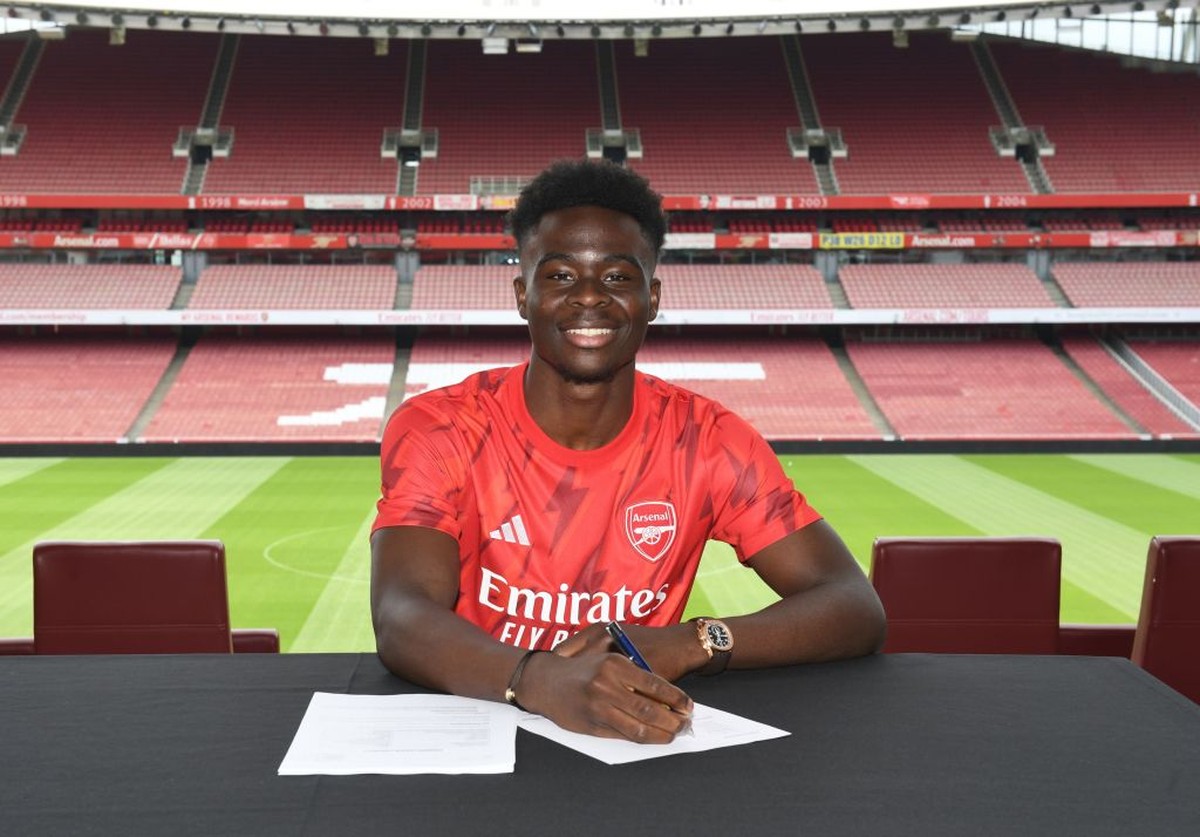 Saka renova contrato com o Arsenal até 2027: "É o clube certo ...