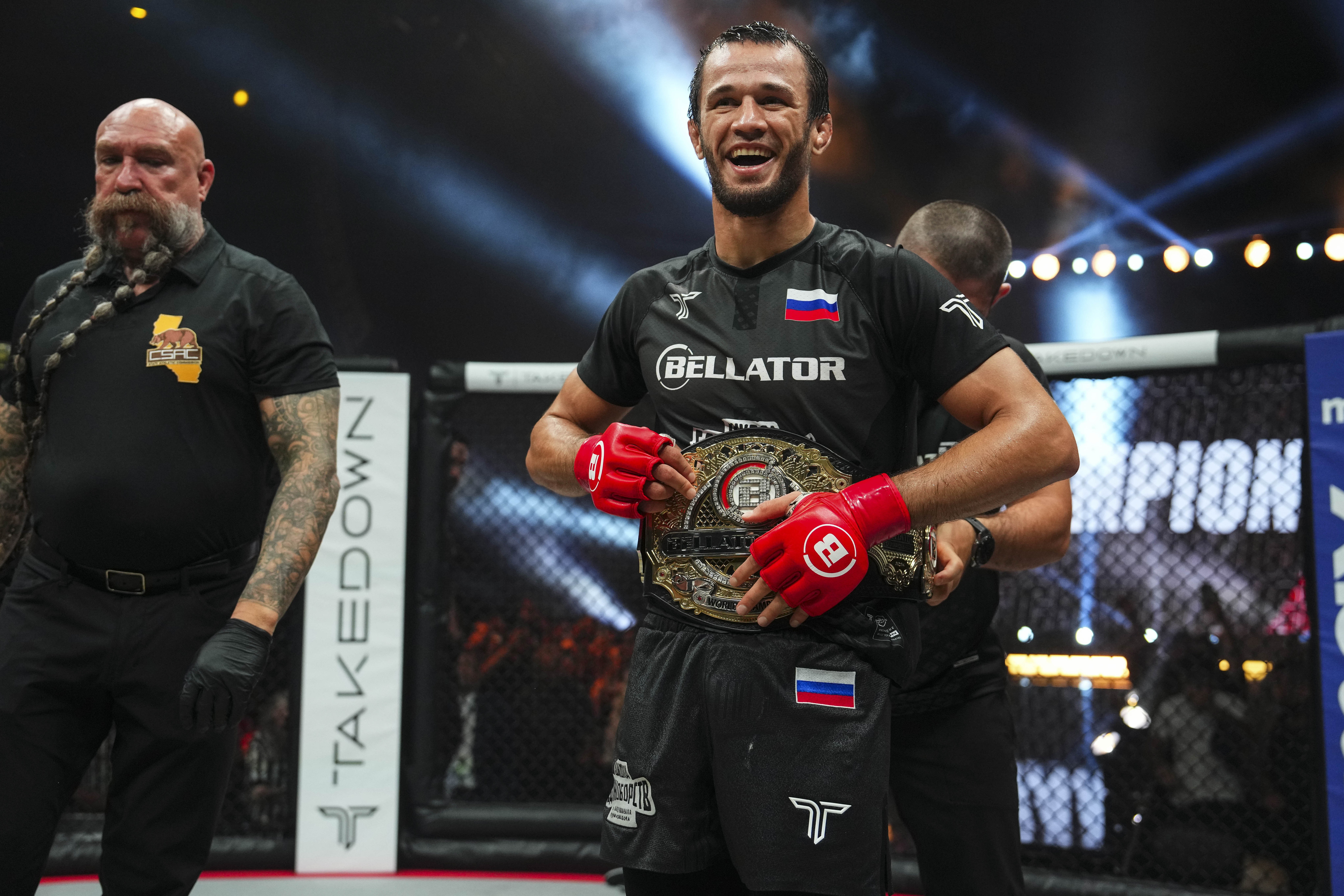 Bellator: Nurmagomedov vence Shabliy e mantém cinturão dos leves | Ge
