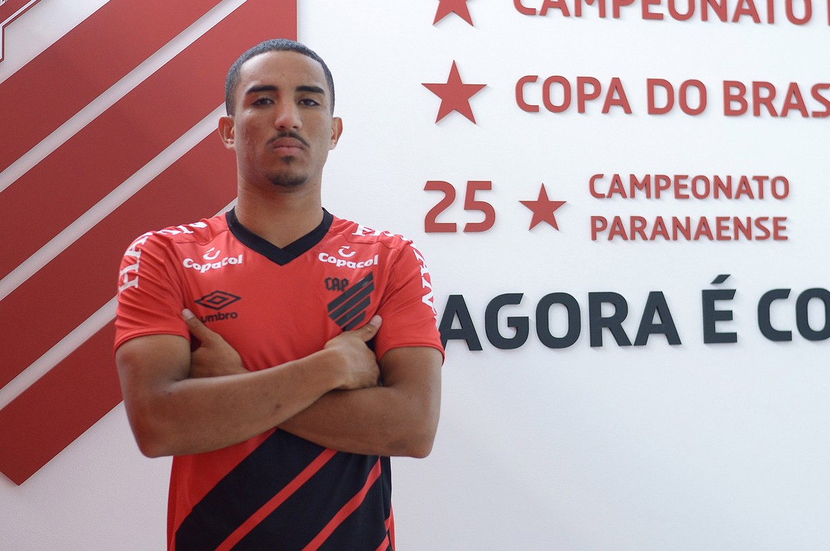 Christian recebe o terceiro cartão amarelo e desfalca o Athletico ...