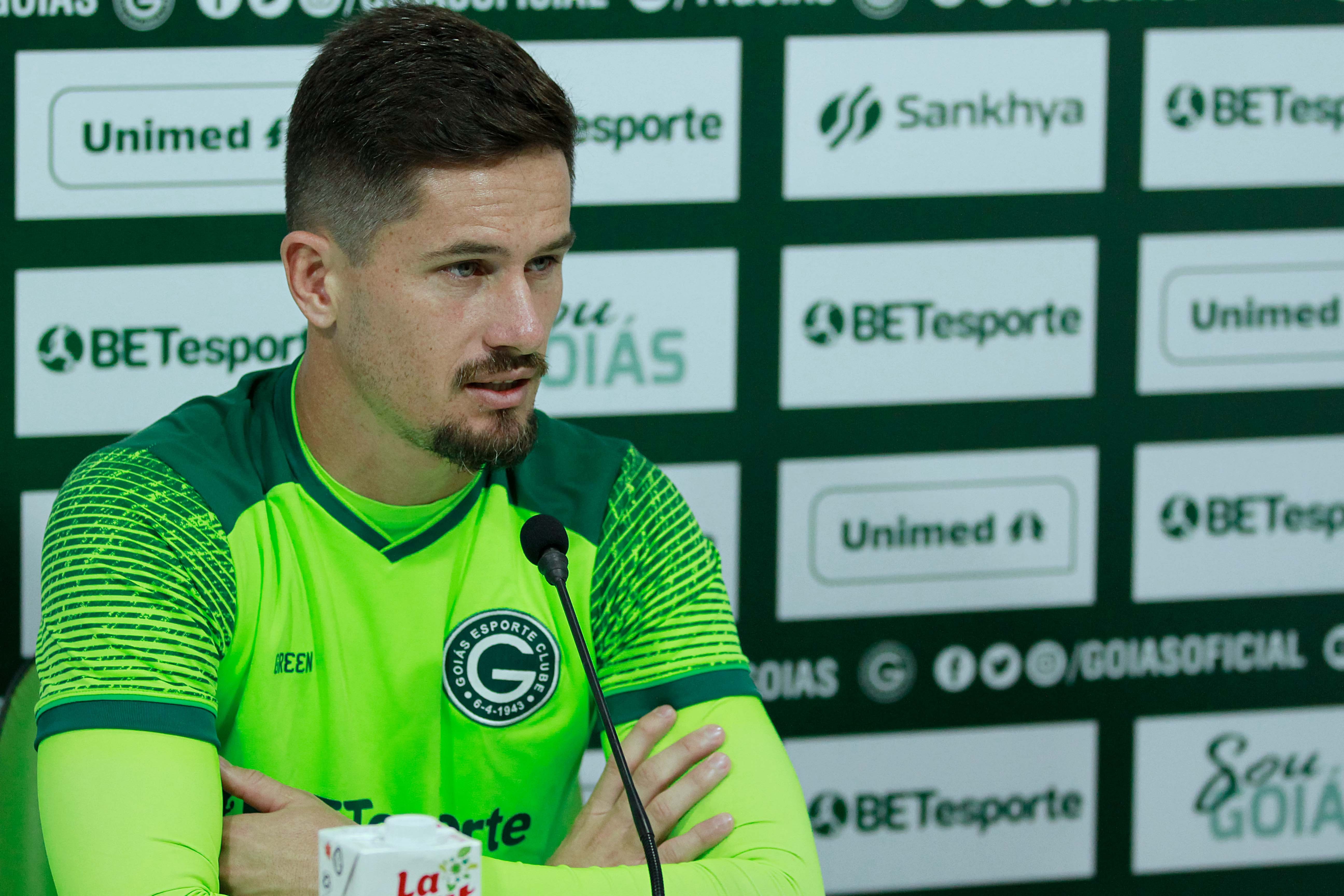 Tadeu diz que Goiás jogará pela honra e pede apoio da torcida no clássico