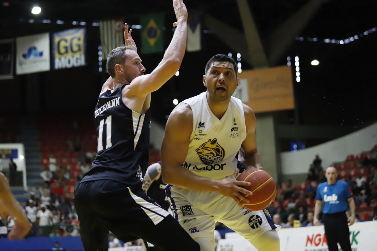 Em noite de homenagem ao Flamengo, JP Batista é eleito o MVP do NBB 11 ...