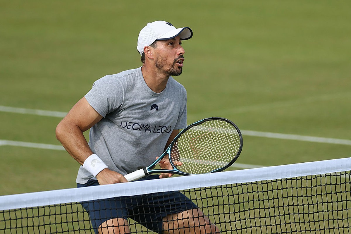 Romboli vence favoritos e vai à final de duplas em Nottingham