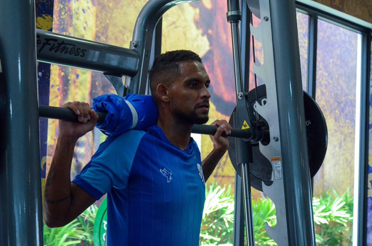 Regularizado, Patrick Brey vai disputar posição com Vitor Costa na ...