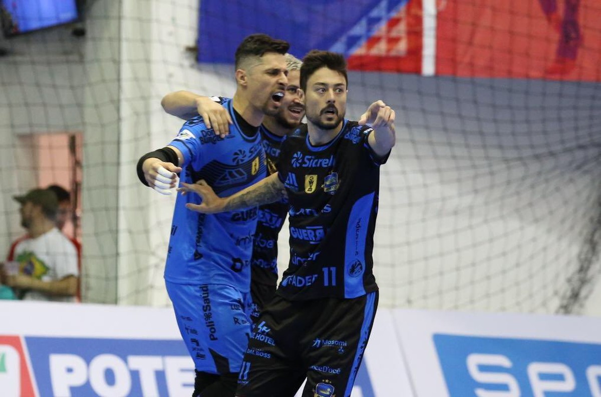 Pato vence Jaraguá por 2 a 0 e vai à final da Liga Nacional de Futsal ...