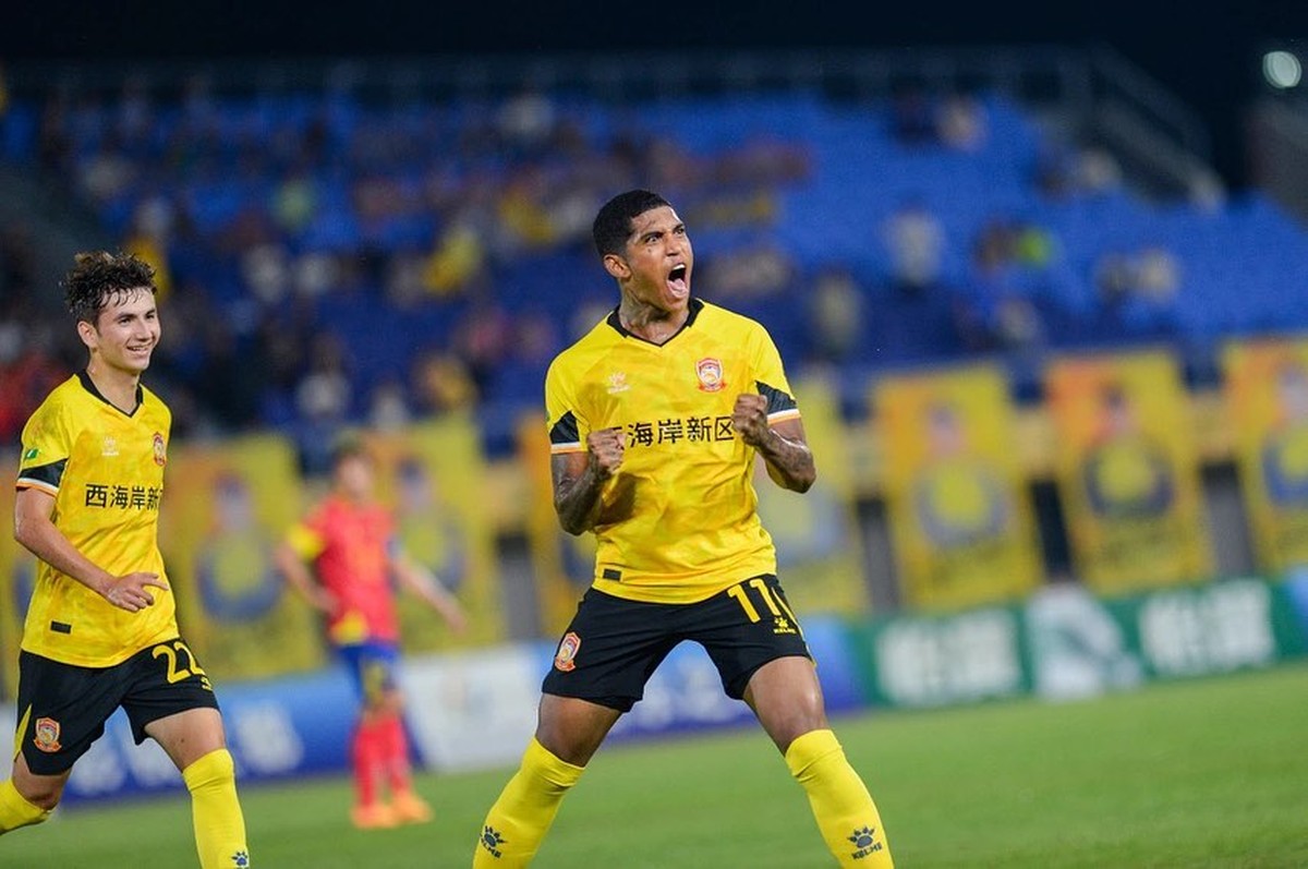 Raniel se diz feliz na China e admite saudades do Vasco: "Admiração enorme"