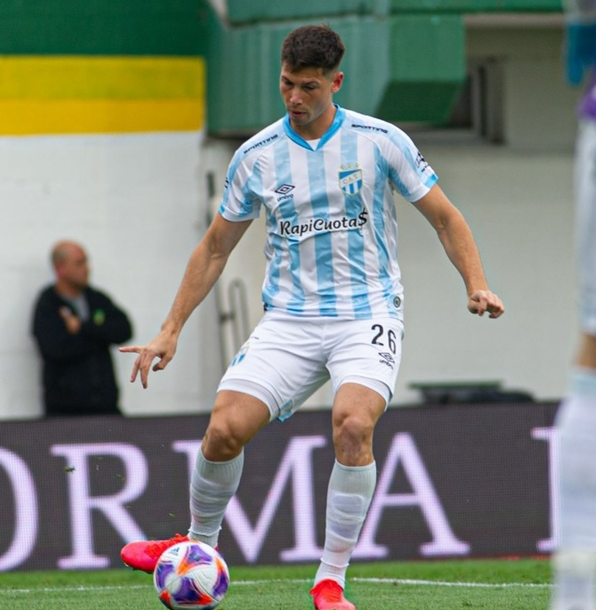 Capasso volta para o radar do Vasco, que negocia contratação do ...