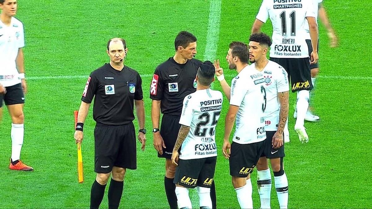 Erro da arbitragem a favor do Inter revolta jogadores do Corinthians ...