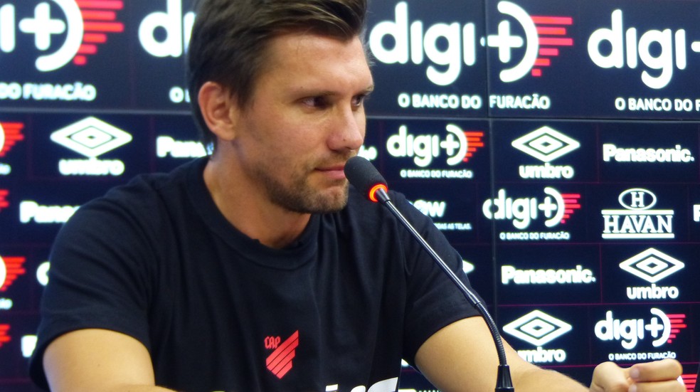 Athletico atualiza elenco em site com saída de jogadores e indica ...