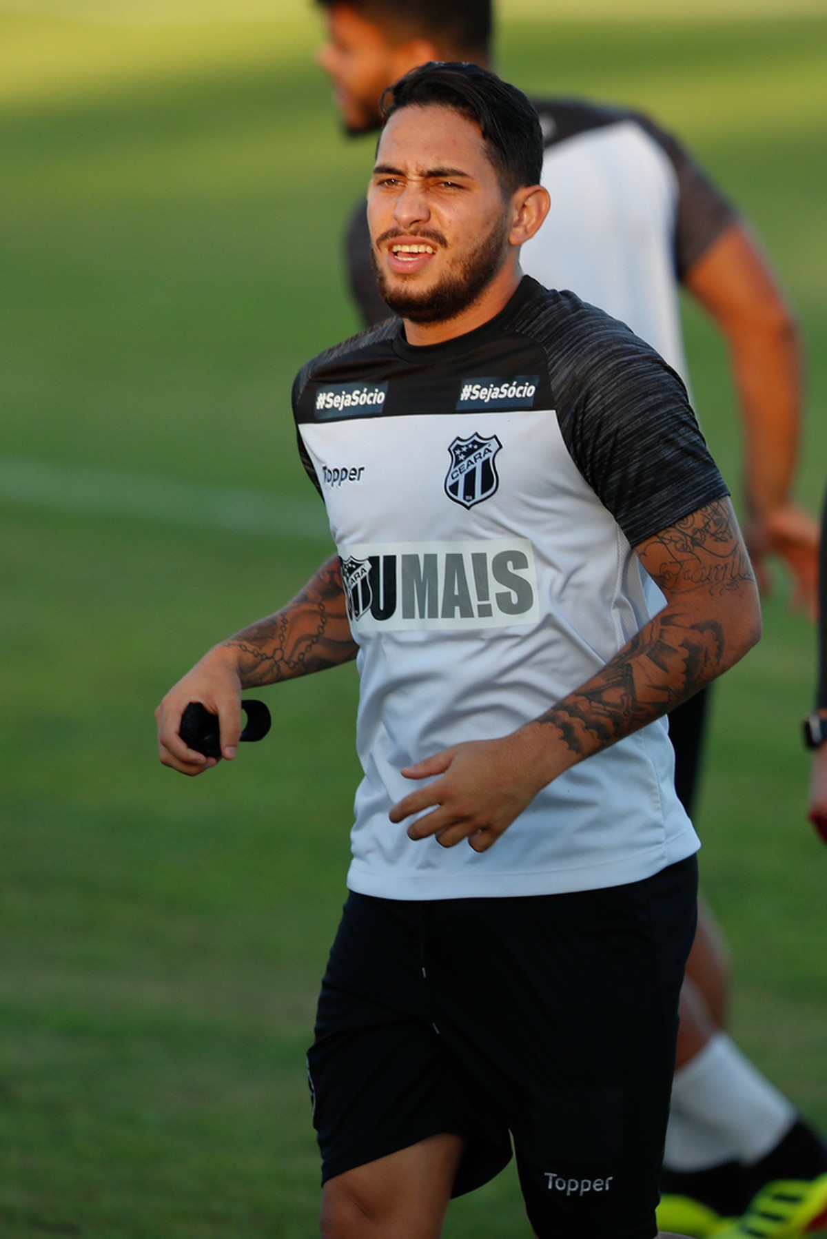 Após Covid-19, Leandro Carvalho faz cirurgia de apendicite e adia volta ...