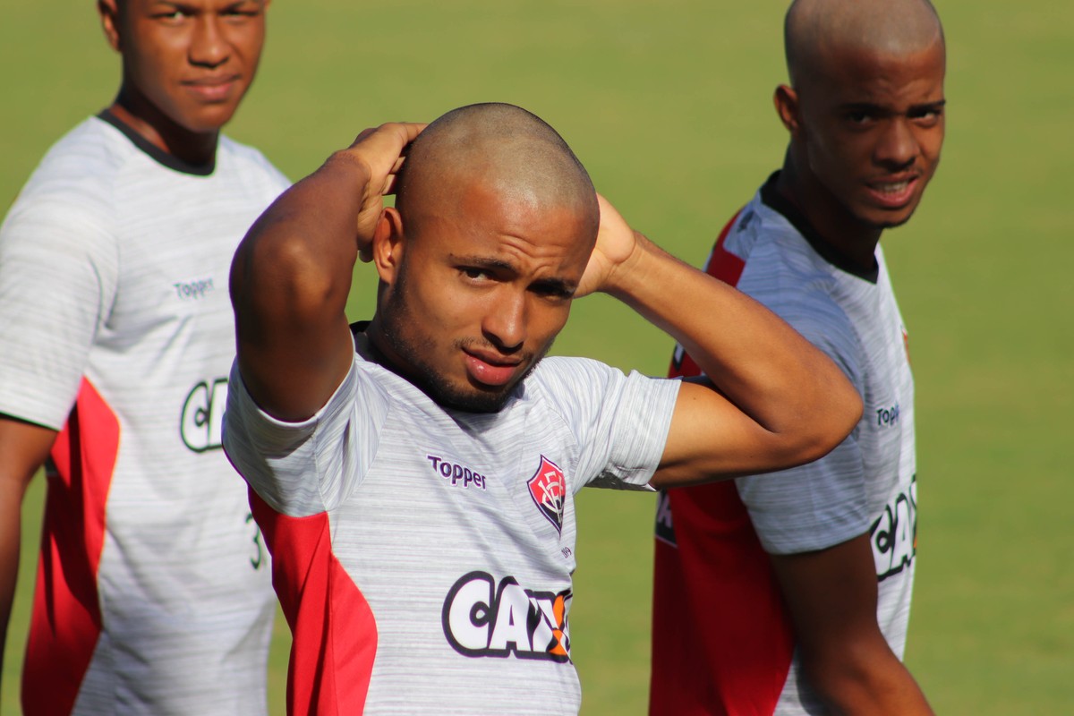 Cedric renova com o Vitória até 2021: "Tudo acertado", revela ...