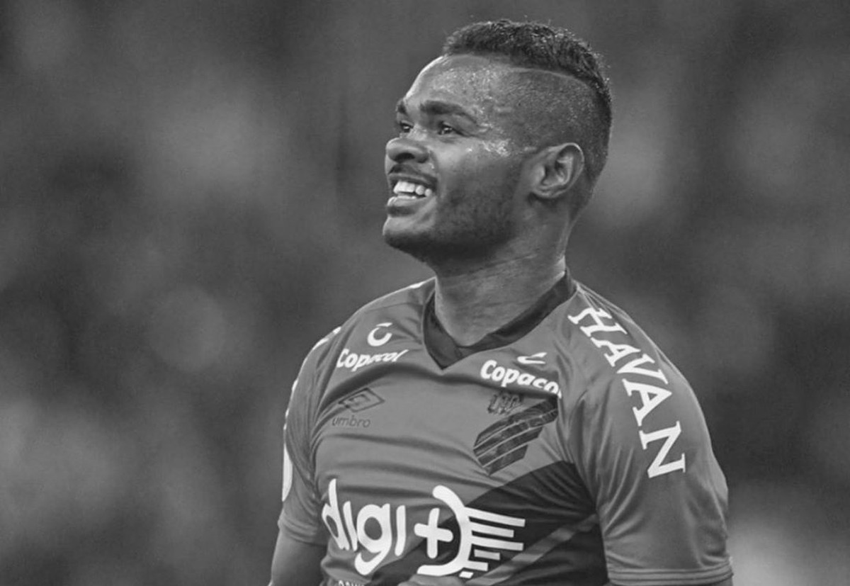 Vítima de ofensas racistas, Nikão pede igualdade: "Meu gol não vale ...