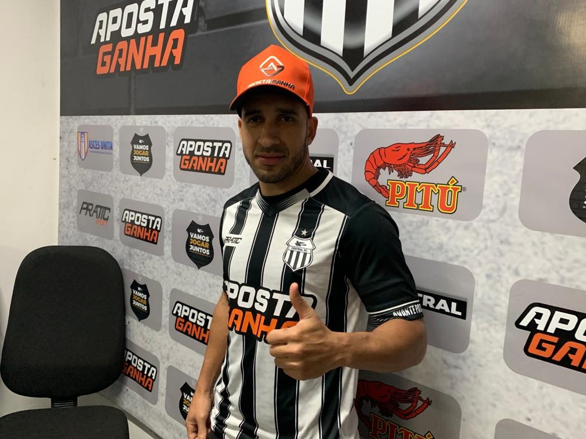 Leandro Costa é apresentado no Central: “Amor que eu nunca escondi” | central | ge