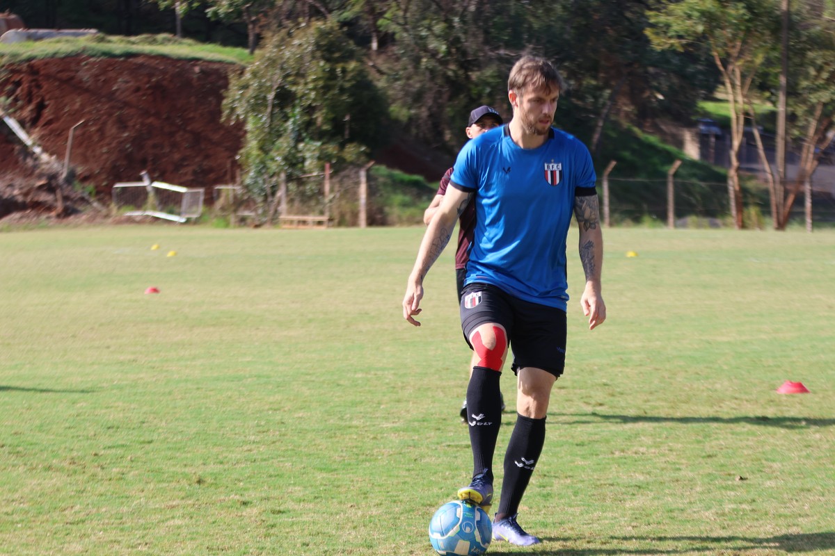 Tárik se apega em última visita do Botafogo-SP ao Vitória para mudar ...